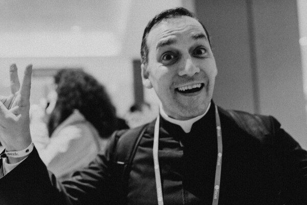 19 Ways to Say "Thank You" to Your Parish Priest - FOCUS